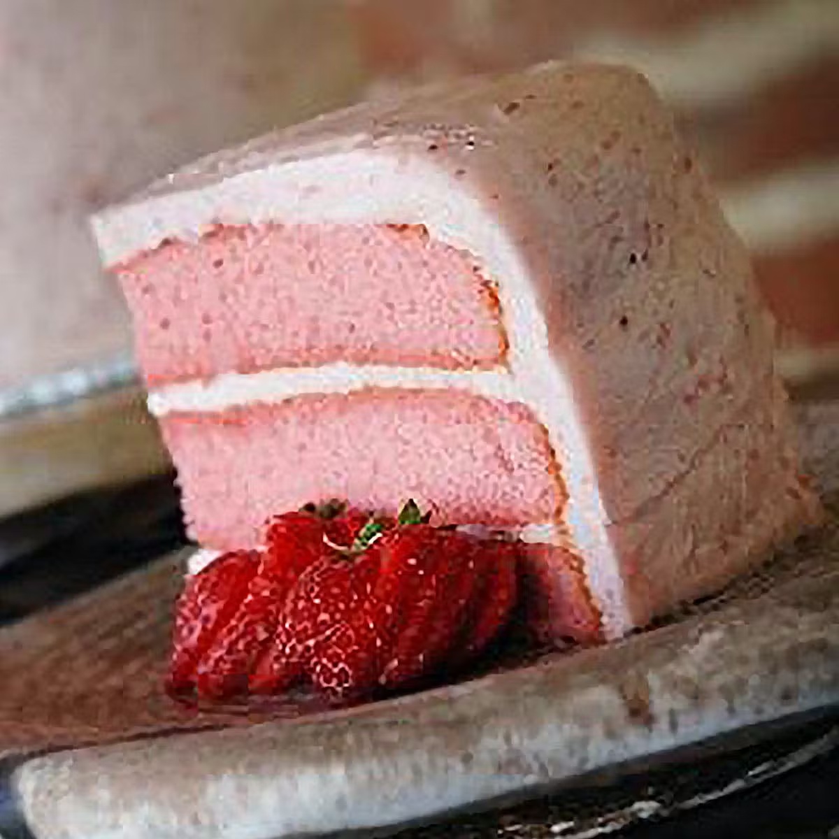 Strawberry Cake - Goldbelly