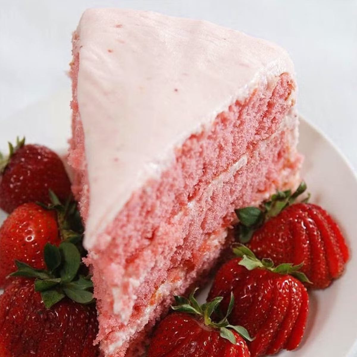 Strawberry Cake - Goldbelly